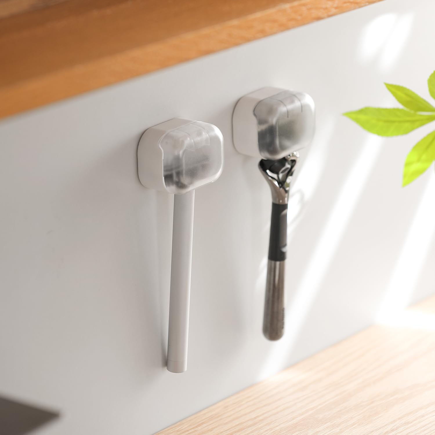 BEZOX Wall Mounted Razor Holder (2-Pack) – Auto-Closing Dust Cover, No ...