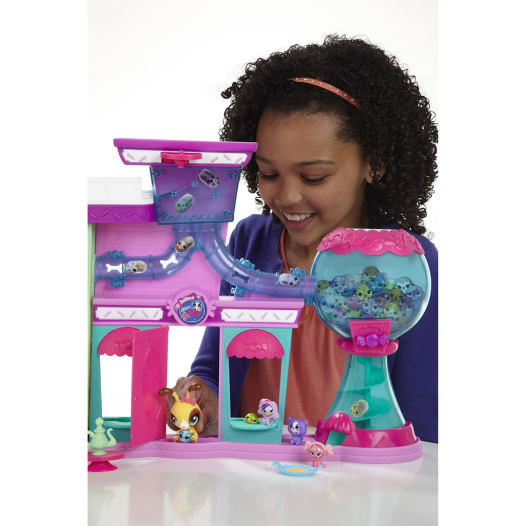 Littlest Pet Shop Sweet Delights Sweet Shoppe Playset : Amazon.co.uk ...