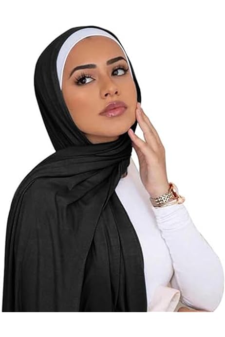 Aisha Jamil's Instagram, Twitter & Facebook on IDCrawl