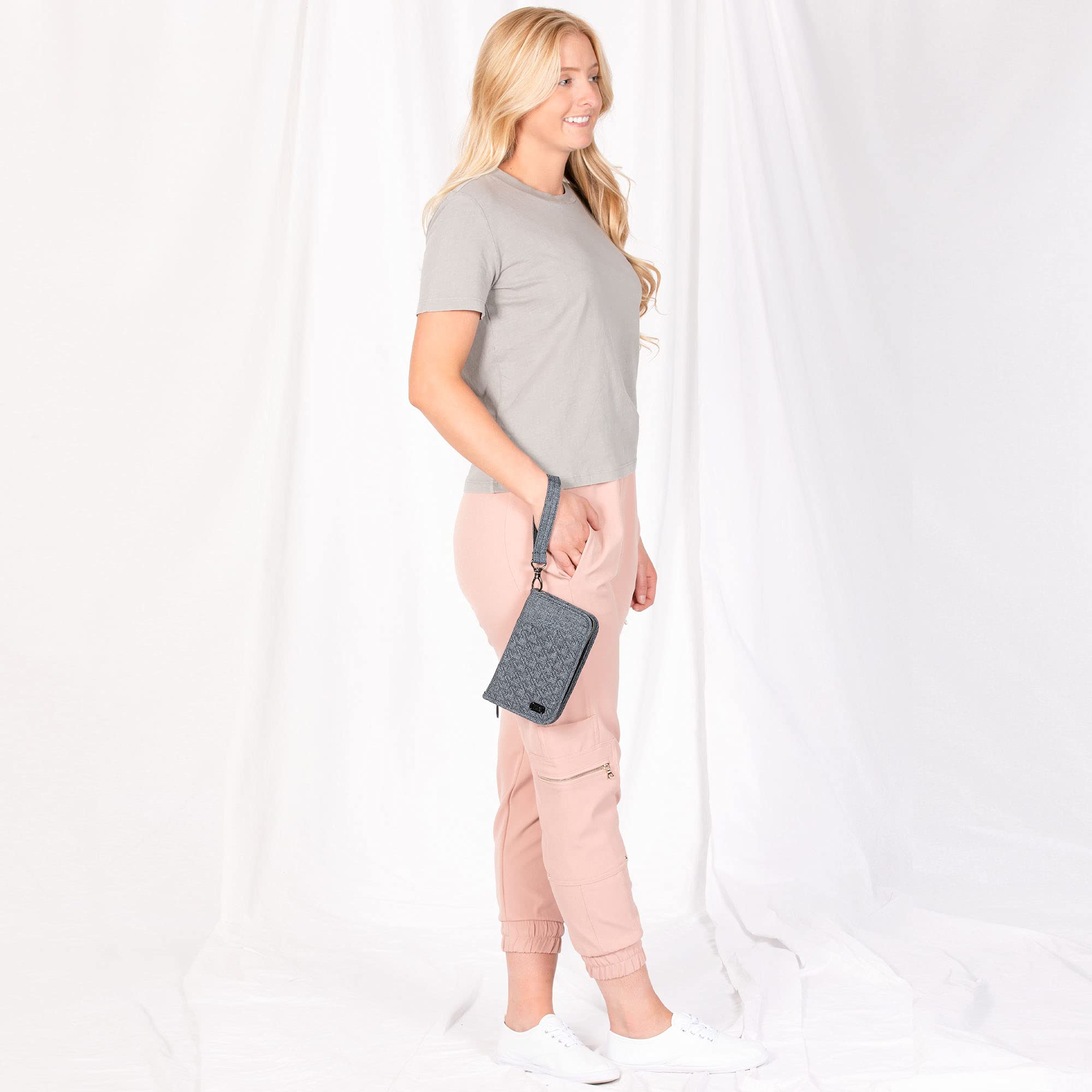 Lug Tandem Zip SE Passport Wallet, Midnight Black, One Size on Galleon ...