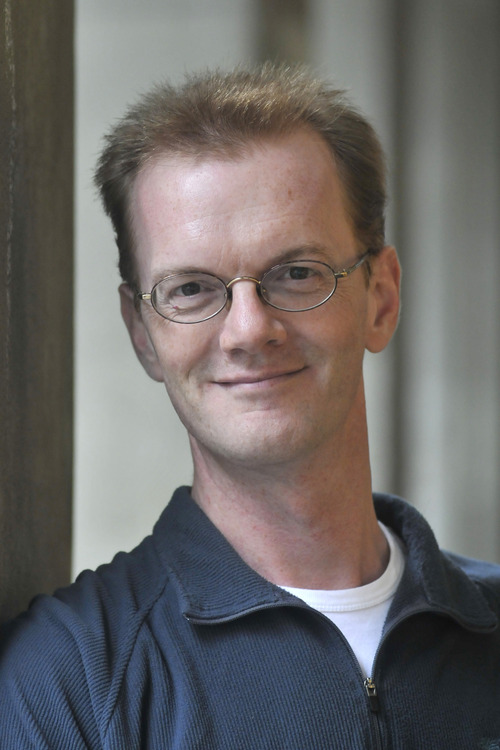 Diccon Bewes - Alle Hörbücher bei Audible.de