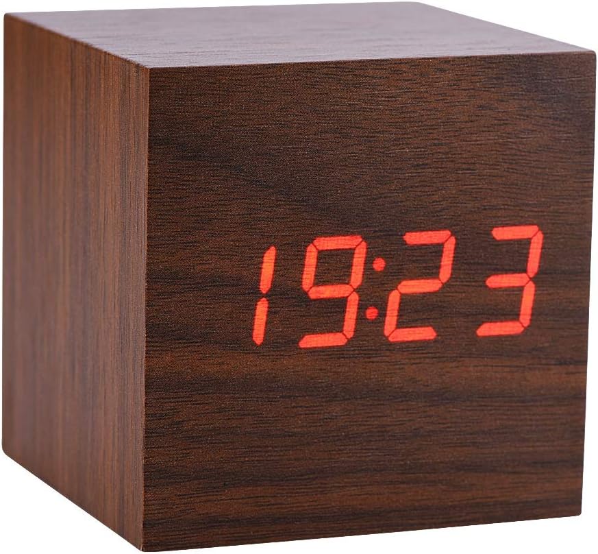 Amazon.de: LED Digital Wecker, hölzerne Uhr für Schlafzimmer Moderne ...