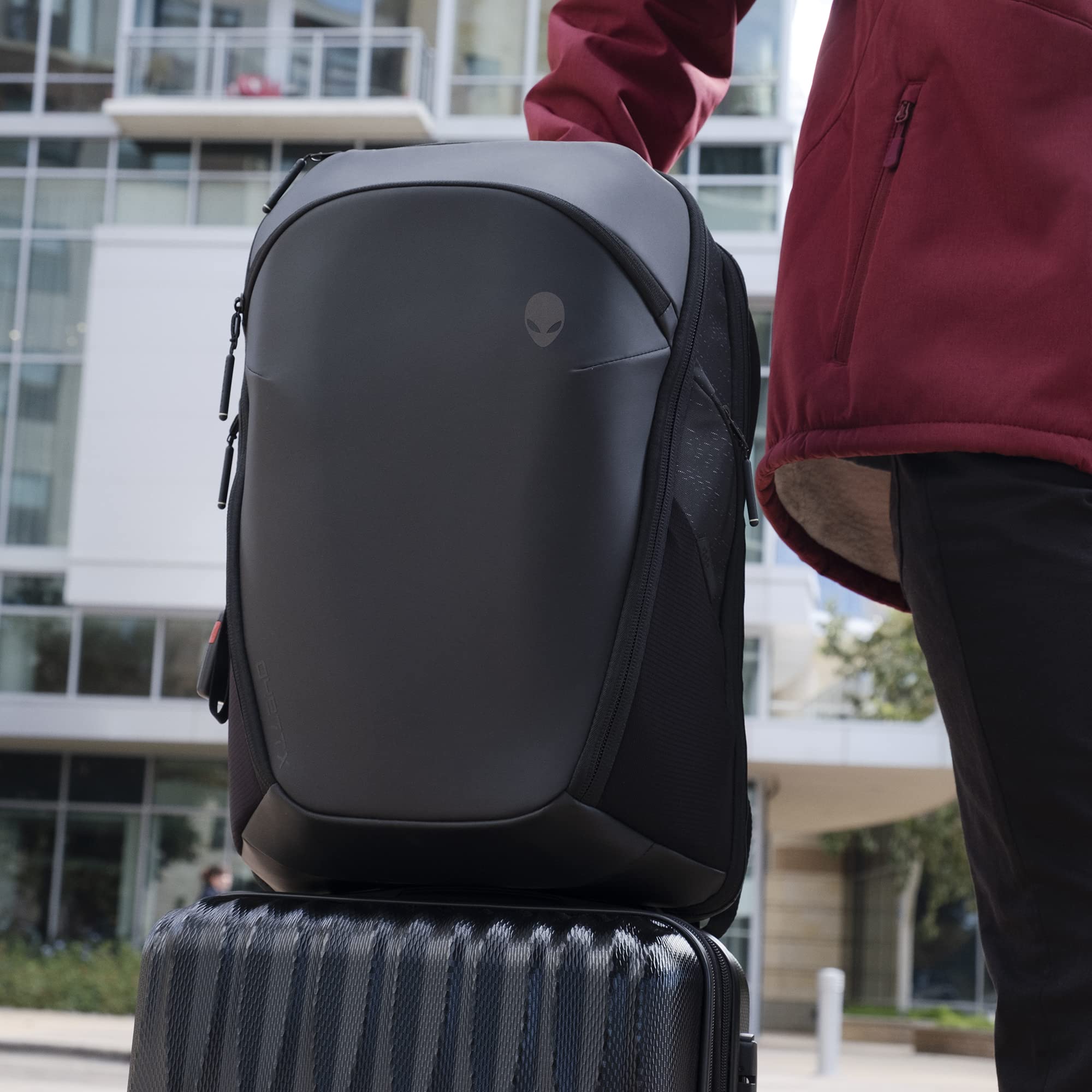 Alienware 17-inch Laptop Horizon Travel Backpack, Weather Resistant ...