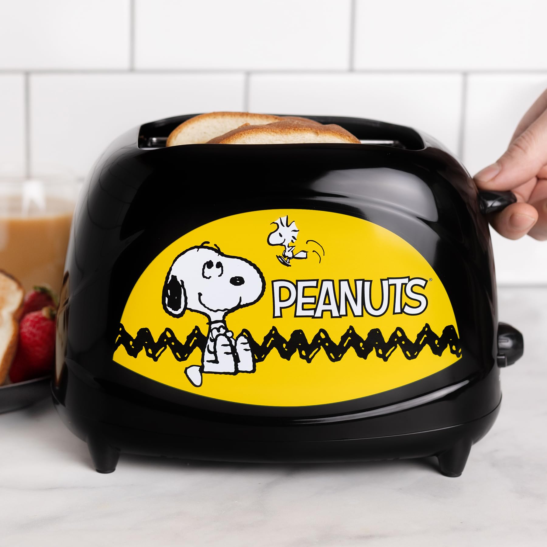 Mua Uncanny Brands Peanuts Snoopy Two-Slice Toaster- Toasts Your ...