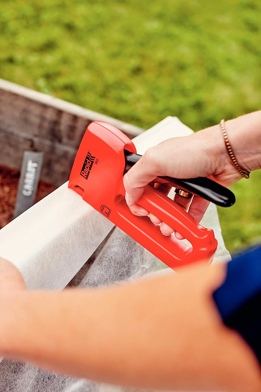 Rapid 20443802 “R53 Ergonomic” Staple Gun, Red/Black – BigaMart