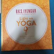 Light on Yoga: The Definitive Guide to Yoga Practice: Iyengar, B. K. S ...
