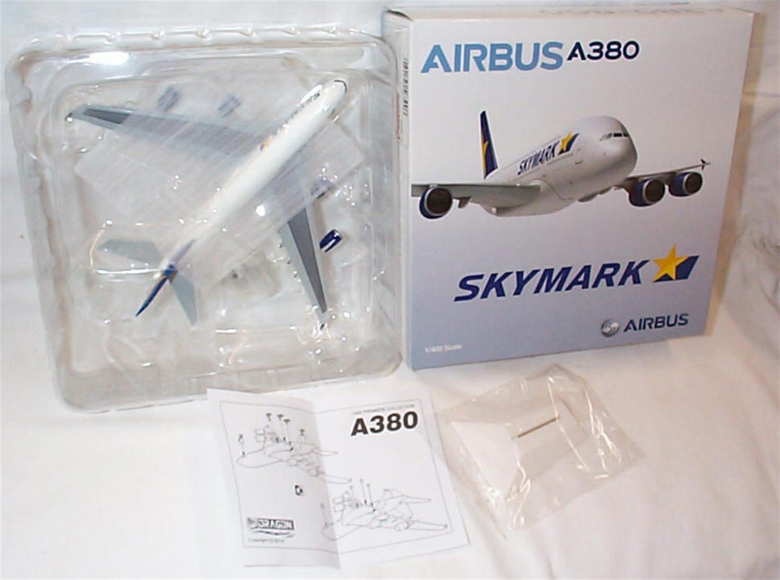Buy dragon wings airbus A380 skymark aircraft 1.400 scale model Online ...