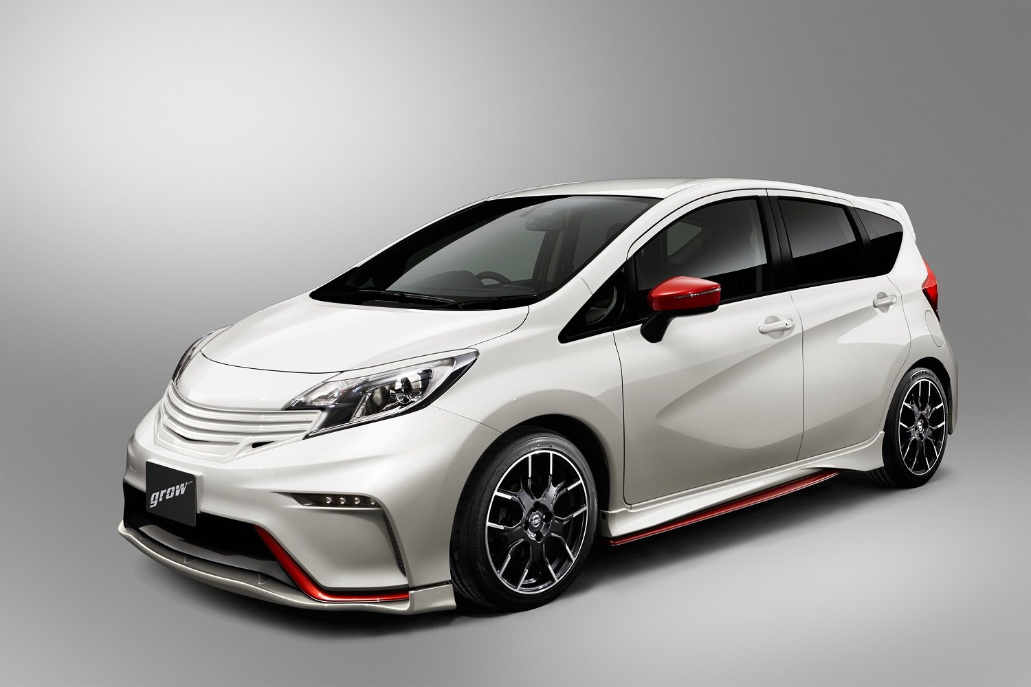 Amazon | E12ノート NISMO専用 エアロ3点SET 単色塗装済み フランボワーズレッド NAB | リアスポイラー | 車＆バイク