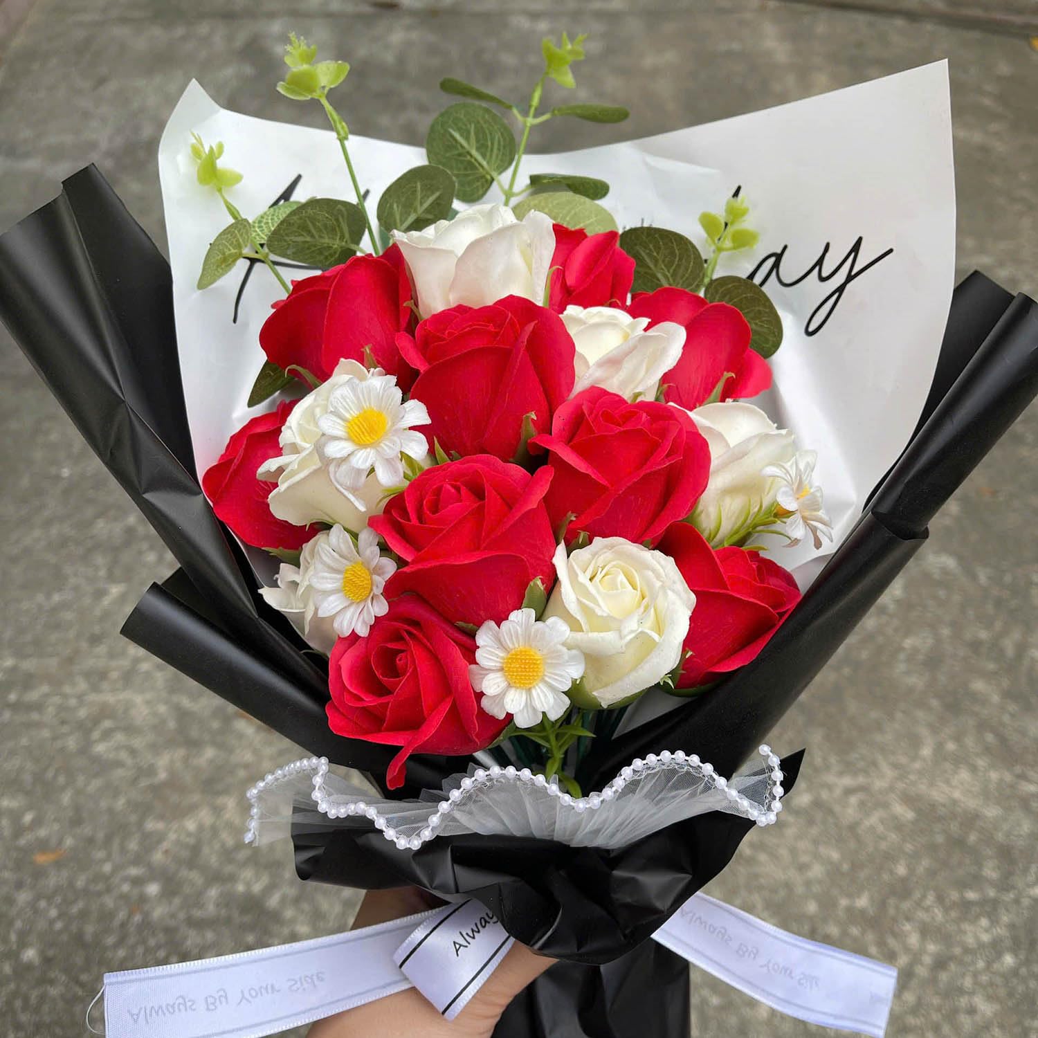 Giladuvi Flower Bouquet | Artificial Completed Flowers of Roses, Daisy ...