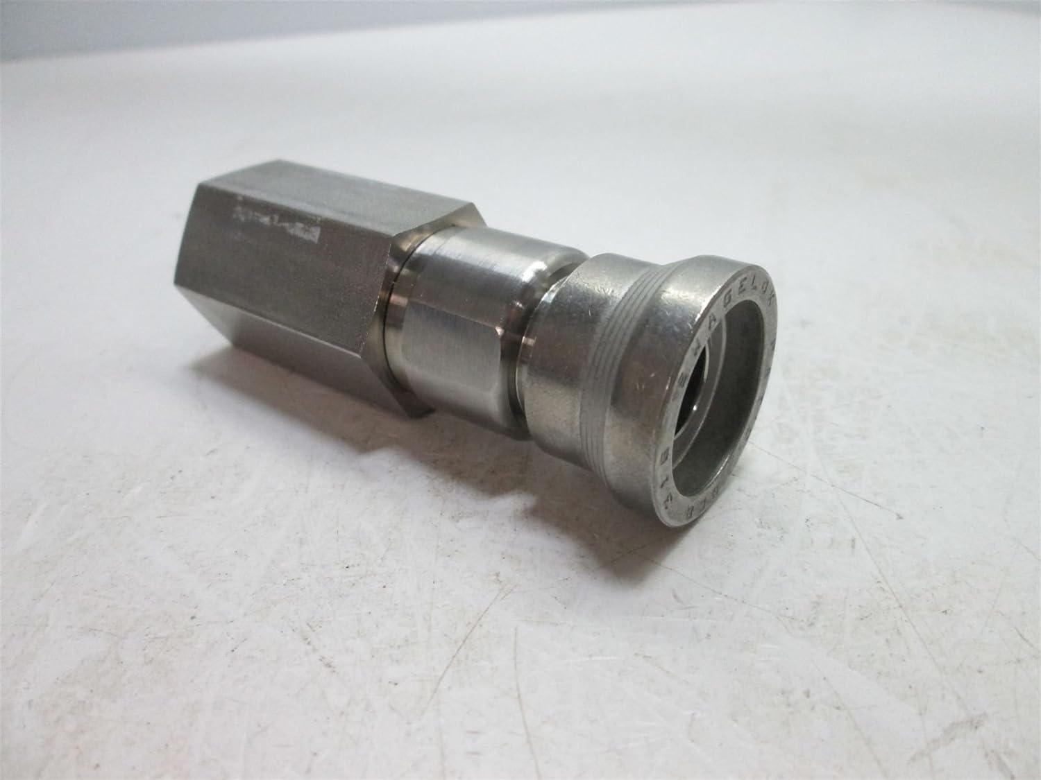 Swagelok SS-QC8-B-8PF SS Quick Connect Body 1/2 in Female NPT ...