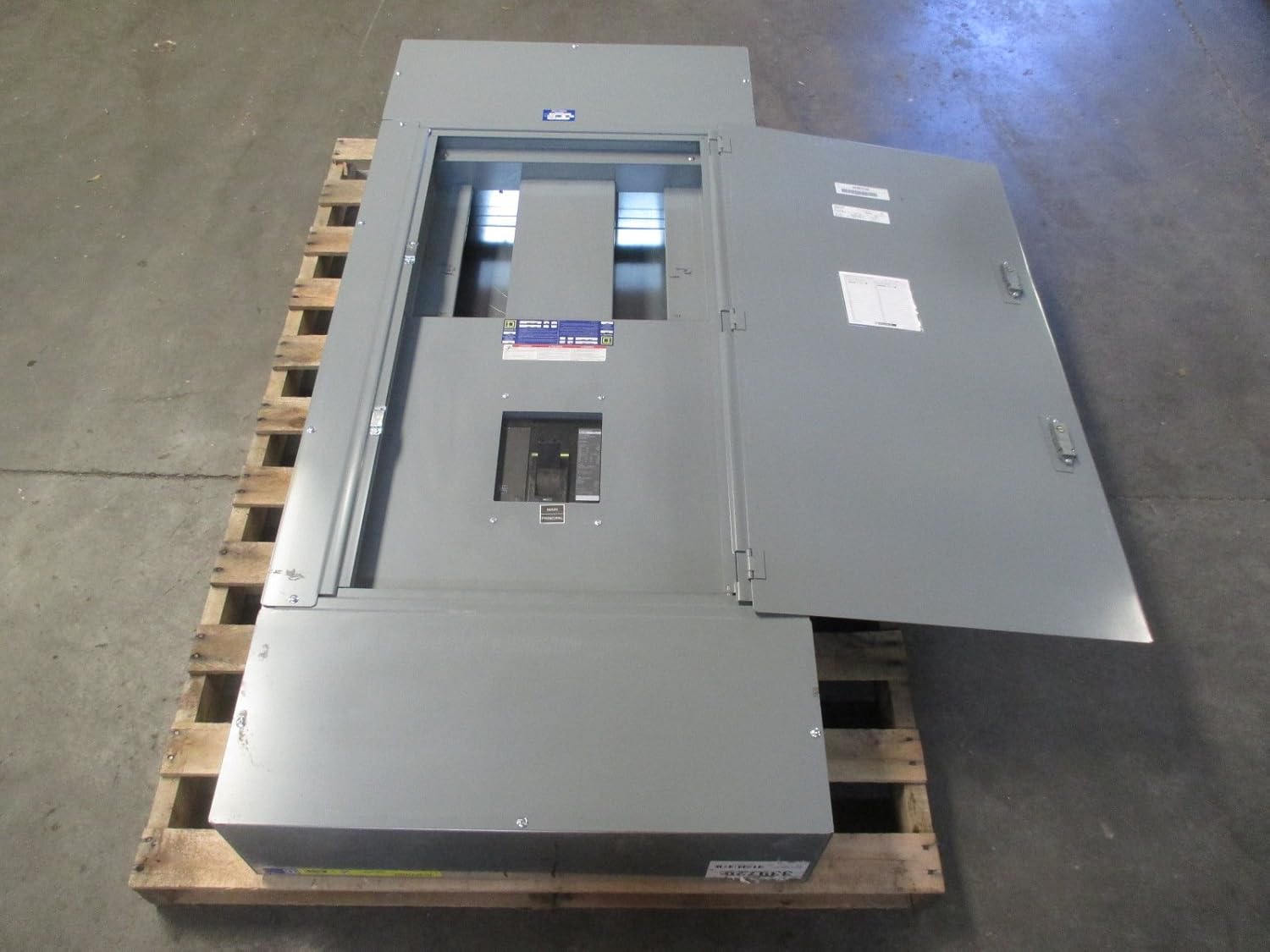 Square D 800 A, 3P 4 W 600 V MAIN Breaker tipo HCM i-Line Panel ...