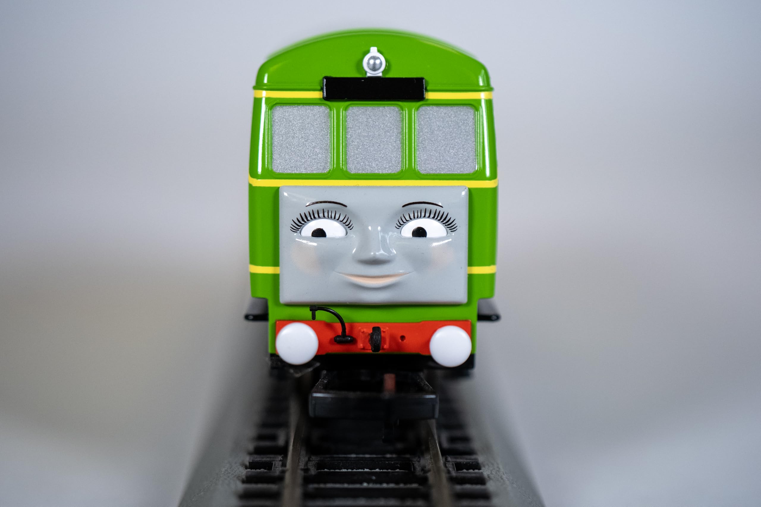 Mua Trains - Thomas & Friends Daisy Locomotive with Moving Eyes - HO ...