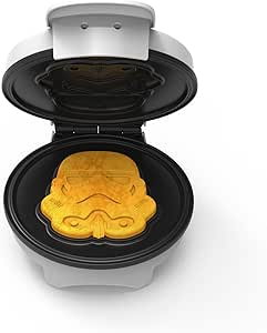 Amazon.com: Uncanny Brands Stormtrooper Waffle Maker- Imperial Army ...