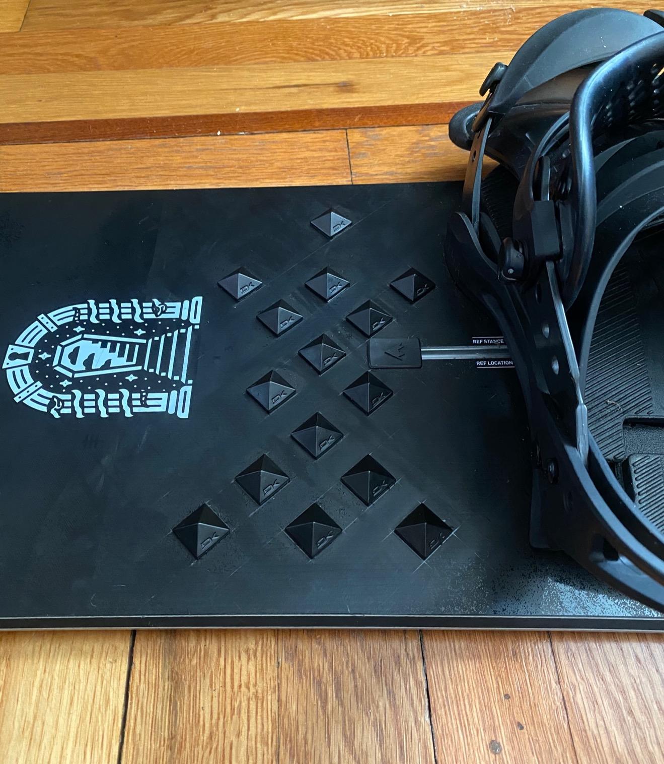 $3/mo - Finance Dakine 10001555 Pyramid Studs Snowboard Stomp Pad | Buy ...