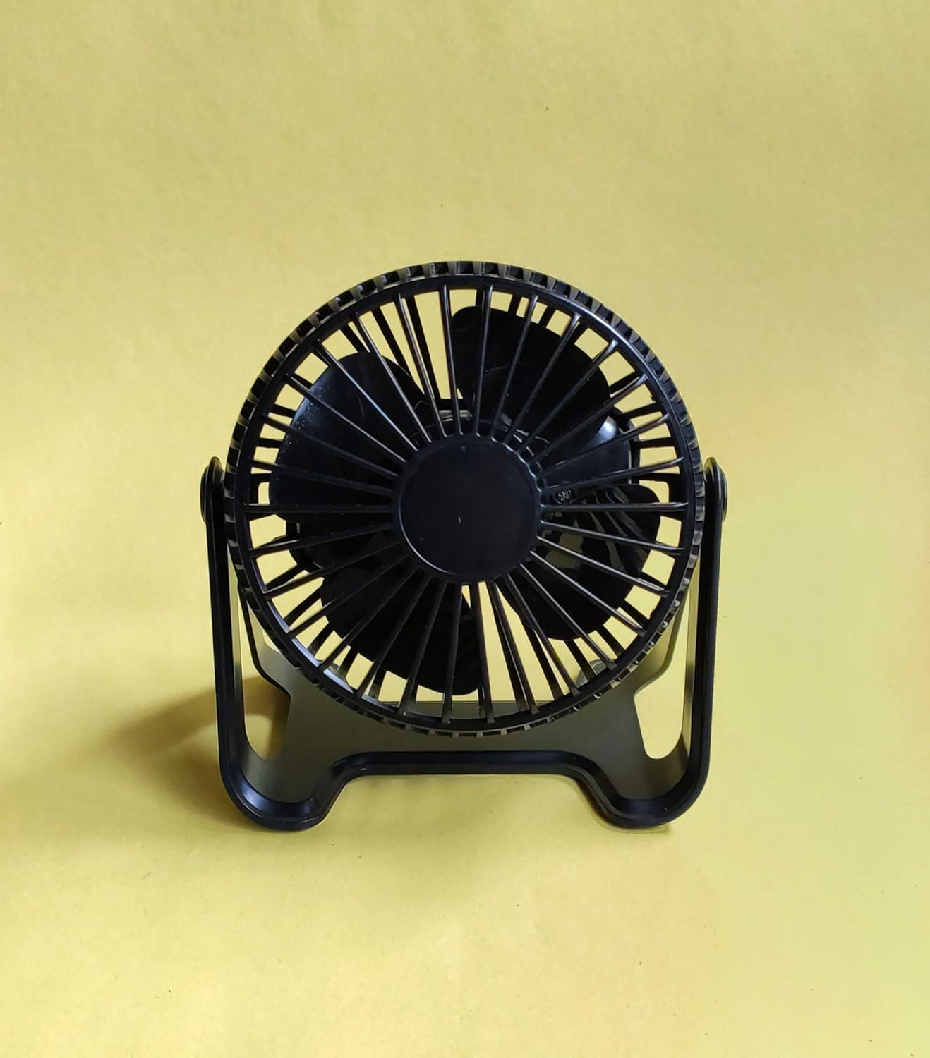 Windy Wireless Desk Fan Rechargeable, 3 Speeds Light Weight Fan Battery ...
