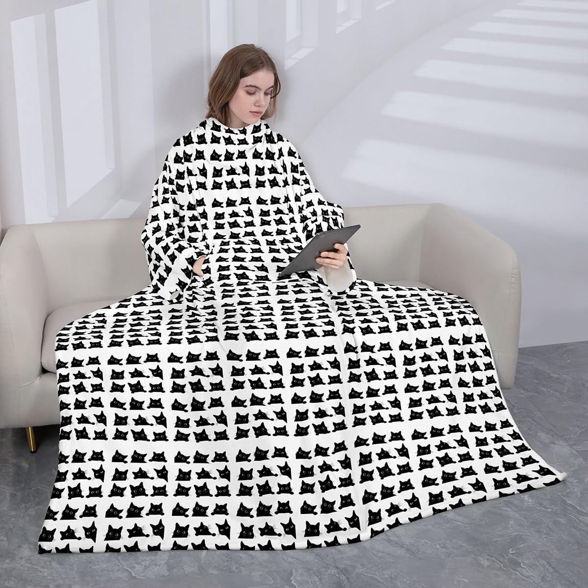 Black Cat Fleece Wearable Blanket with Sleeves Pocket, Cute Animals ...