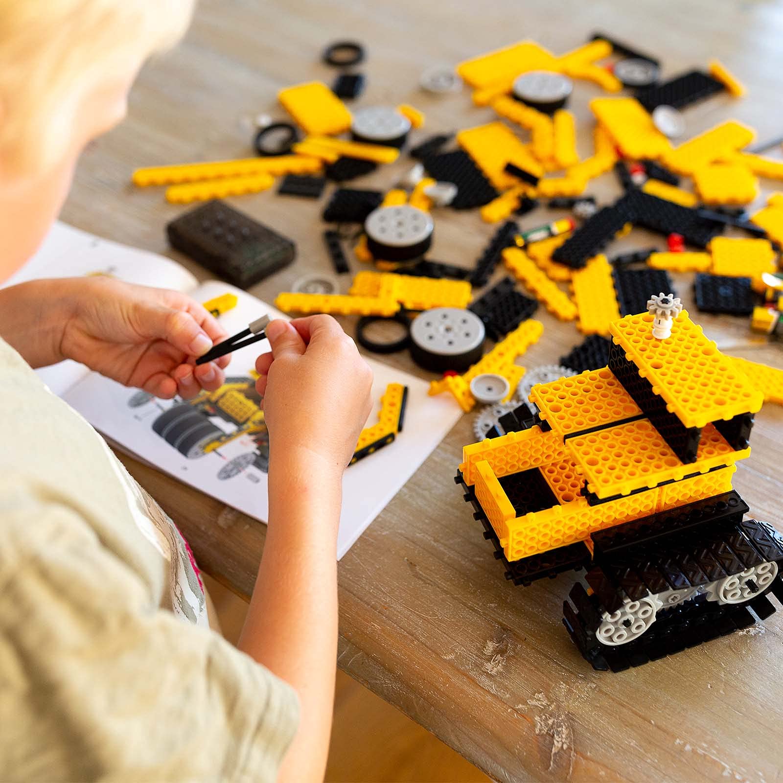 Mua 4-in-1 Motorised Vehicle Building Set - 240 Piece + 2xMotors ...