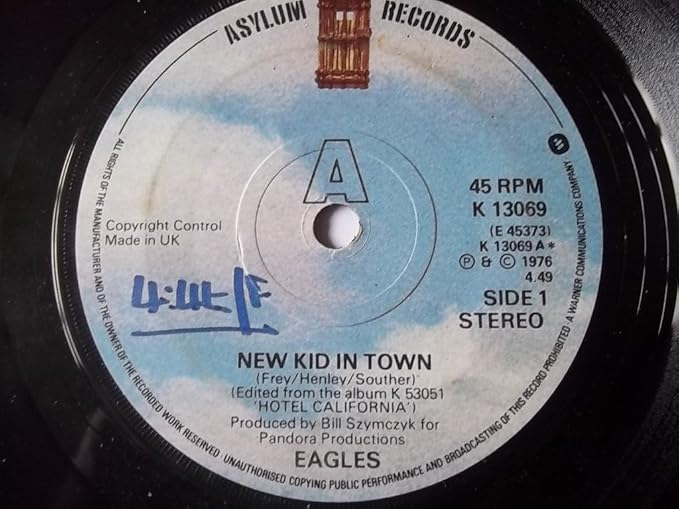 NEW KID IN TOWN 7 INCH (7" VINYL 45) UK ASYLUM: Amazon.co.uk: CDs & Vinyl