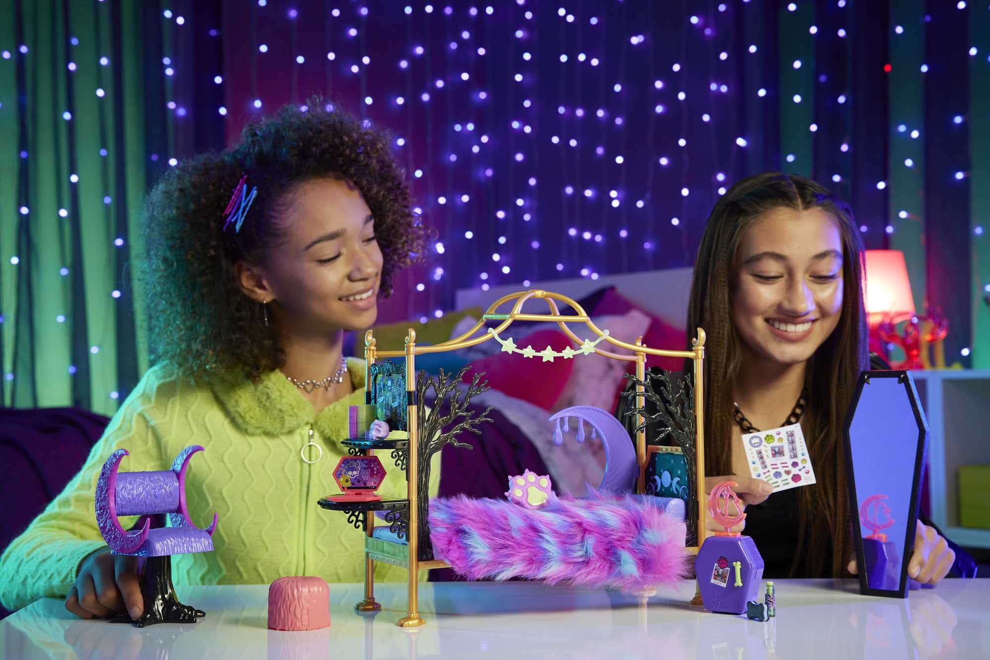 Mua Monster High Toys, Clawdeen Wolf Bedroom Playset with Accessories ...