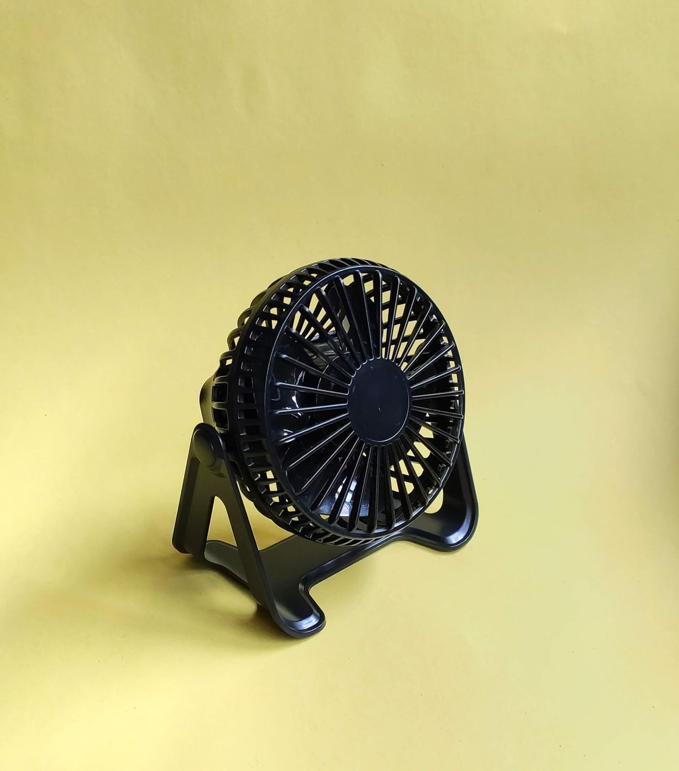 Windy Wireless Desk Fan Rechargeable, 3 Speeds Light Weight Fan Battery ...