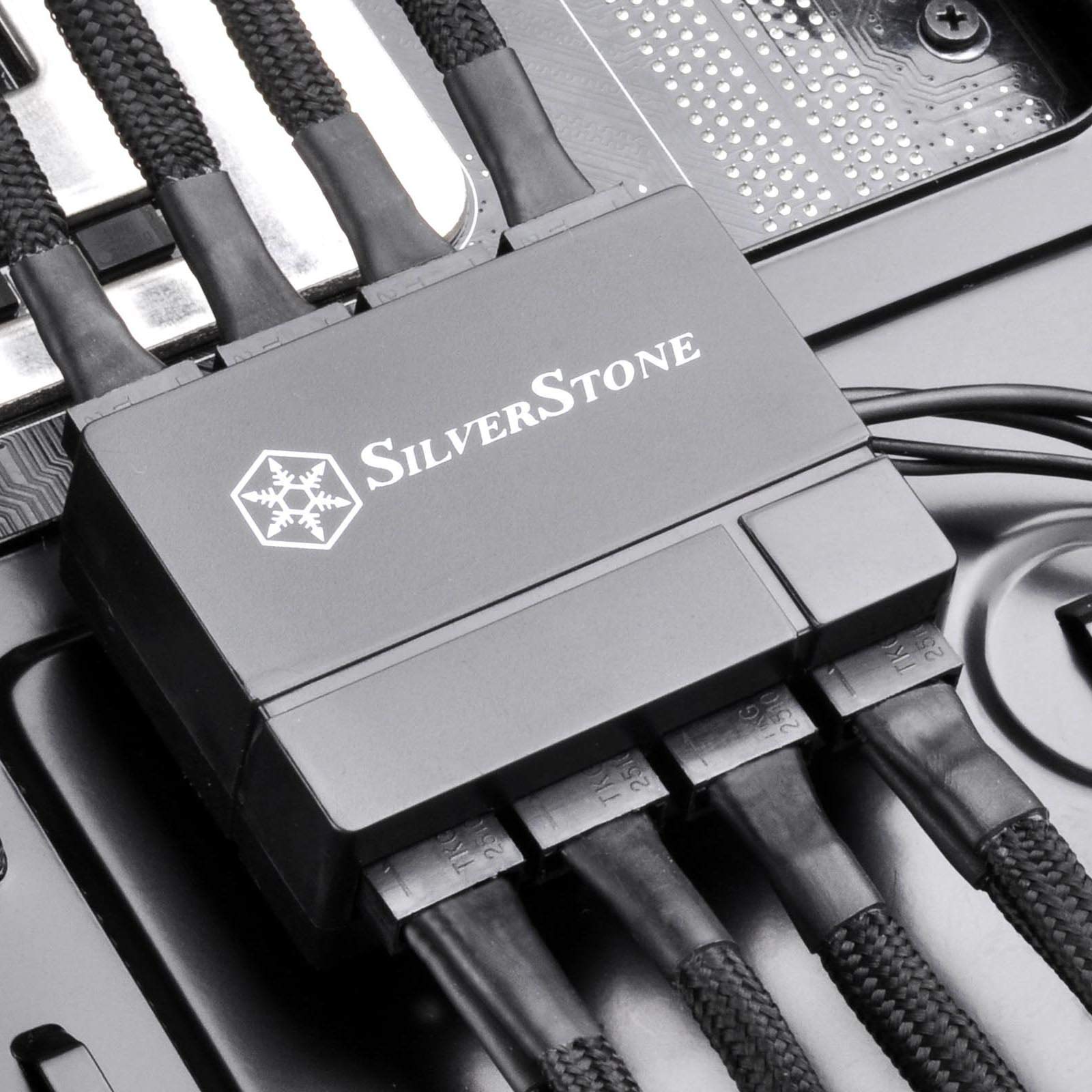 Mua SilverStone Technology Silverstone 8-Port PWM Fan Hub/Splitter for ...