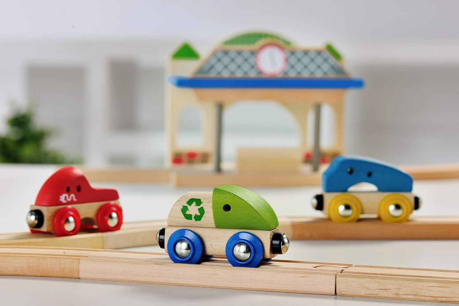 EverEarth Eco City Vehicle Train and 2 Wagons EE33658 – BigaMart