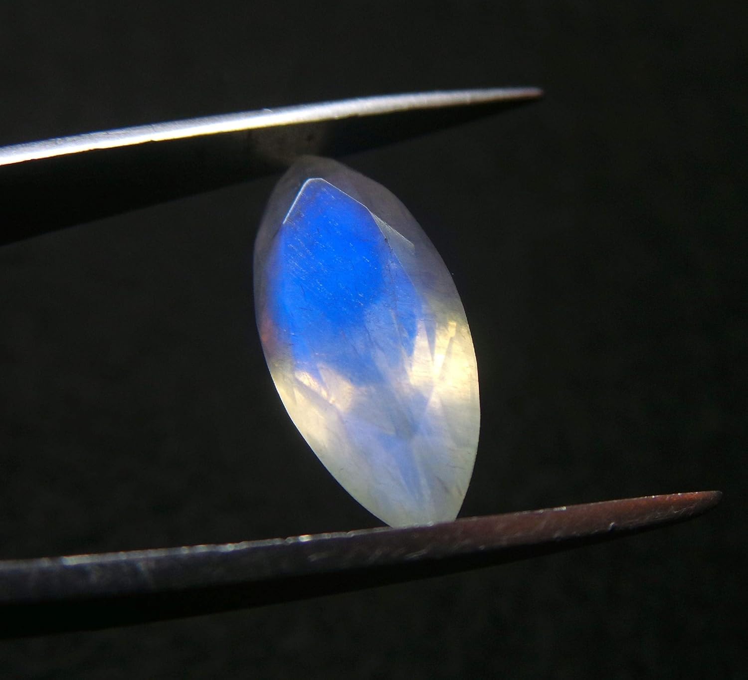 Amazon.com: Rainbow Moonstone Gemstone Cut Natural Rainbow Moonstone ...