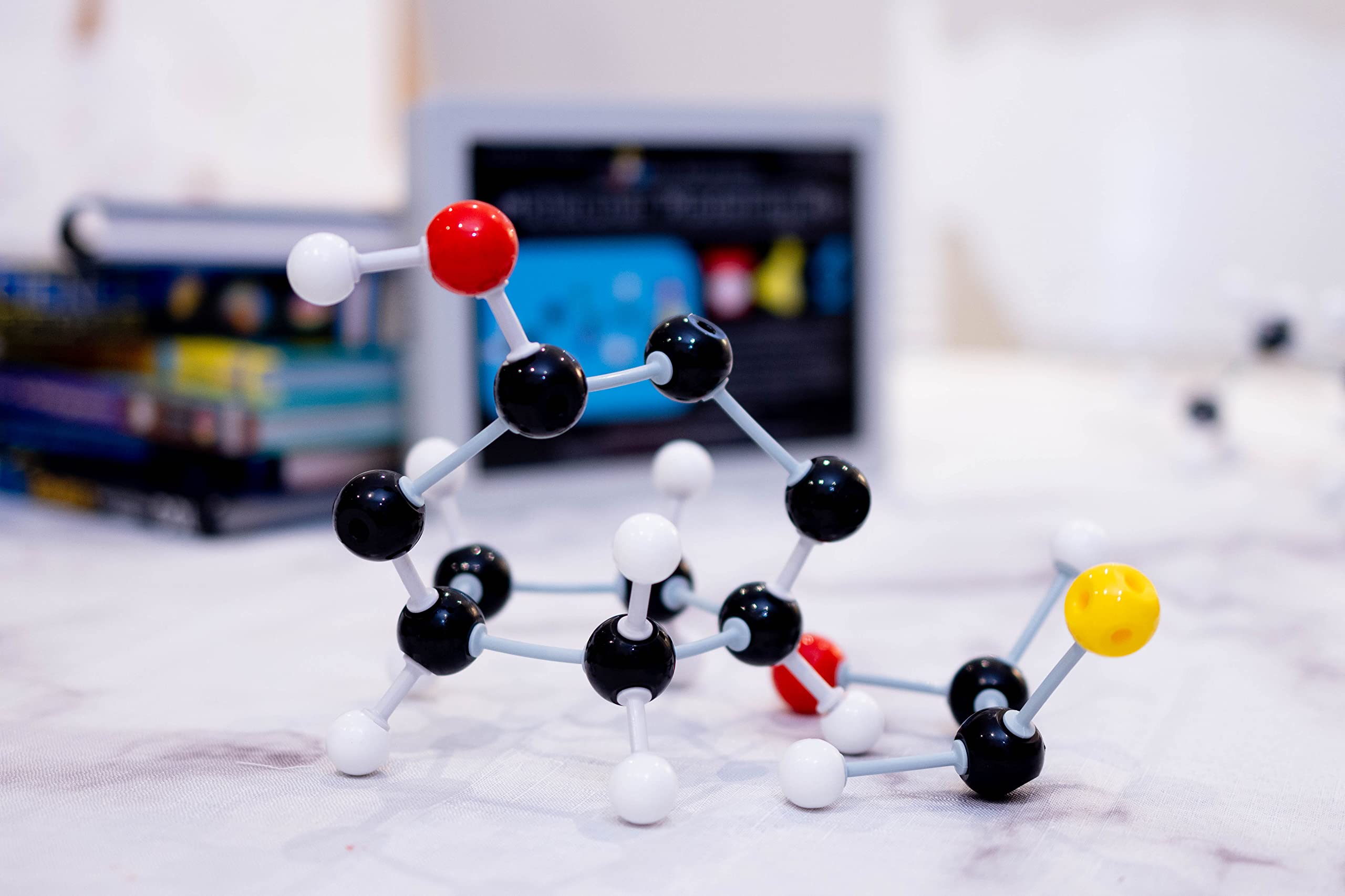 Mua 125-Piece Molecular Model Kit, Inorganic and Organic Chemistry ...