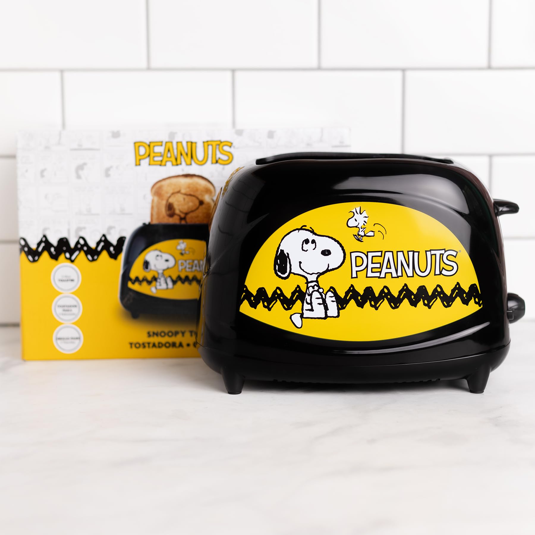 Mua Uncanny Brands Peanuts Snoopy Two-Slice Toaster- Toasts Your ...