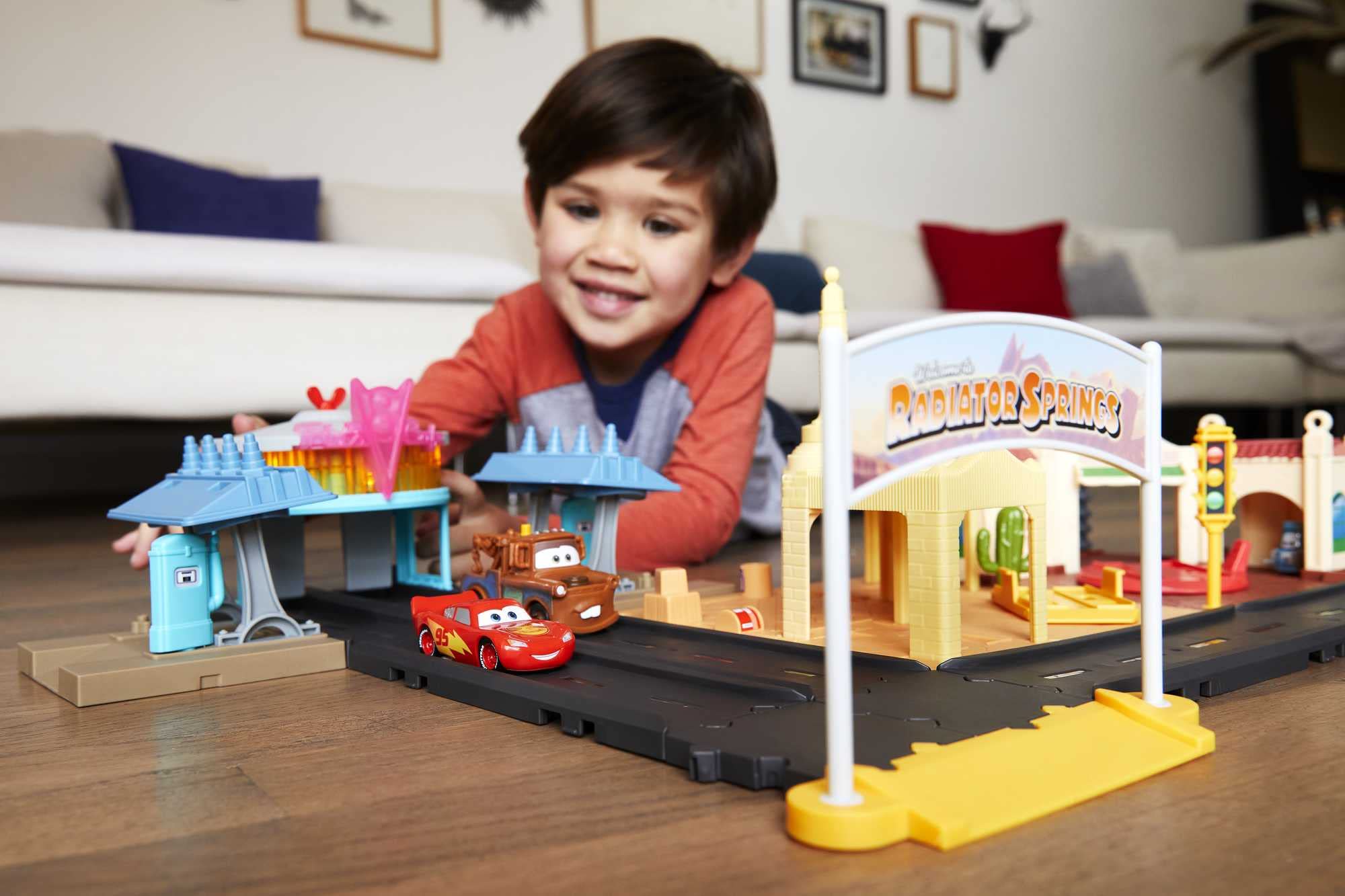 Mua Mattel Disney and Pixar Cars On The Road Toys, Playset with 2 Toy ...