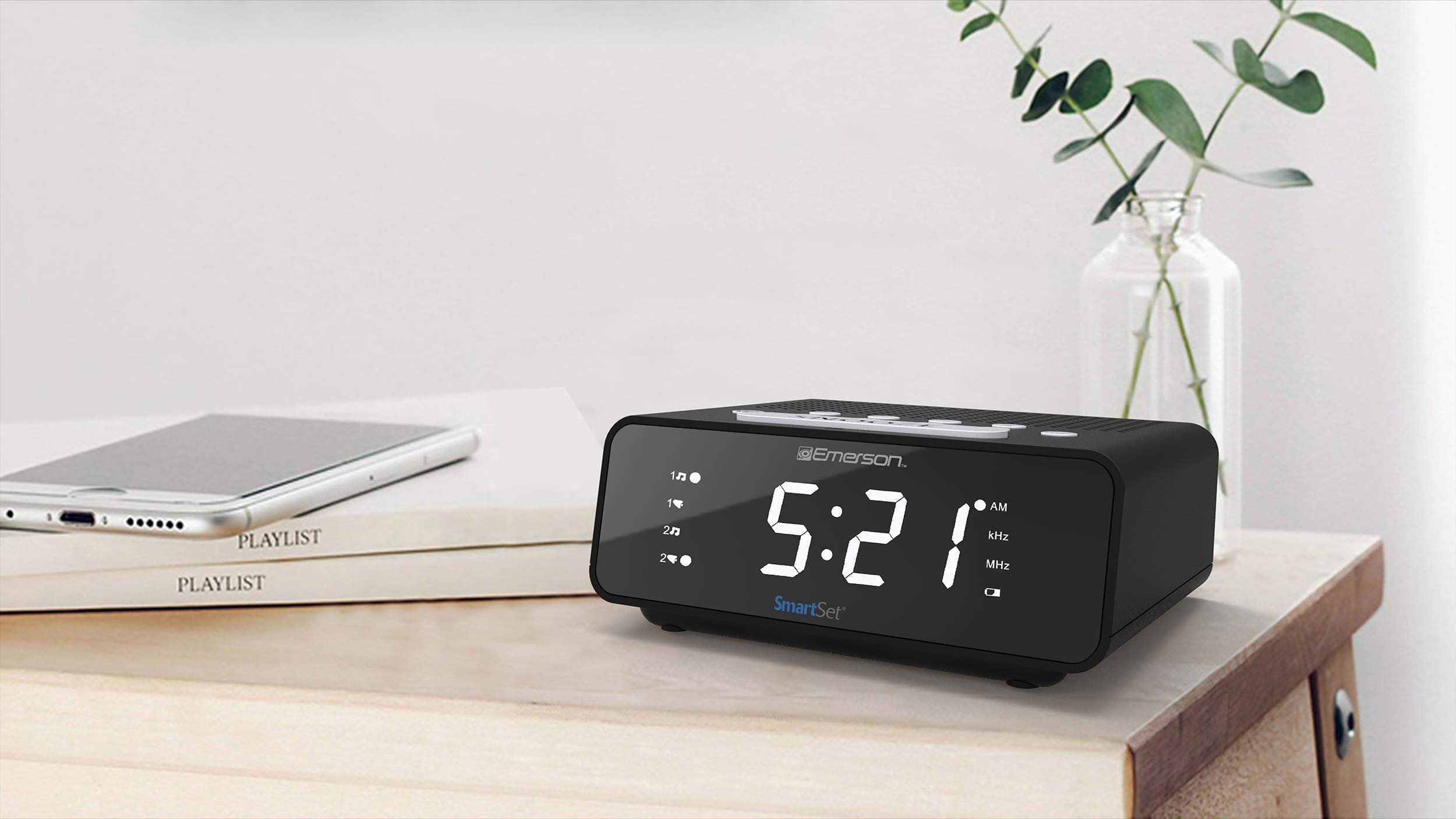 Mua Emerson SmartSet Alarm Clock Radio with AM/FM Radio, Dimmer, Sleep ...