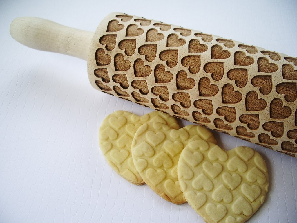 Nudelholz mit GRO?E HERZEN für Gebäck. Gravierte Teigroller mit Muster ...