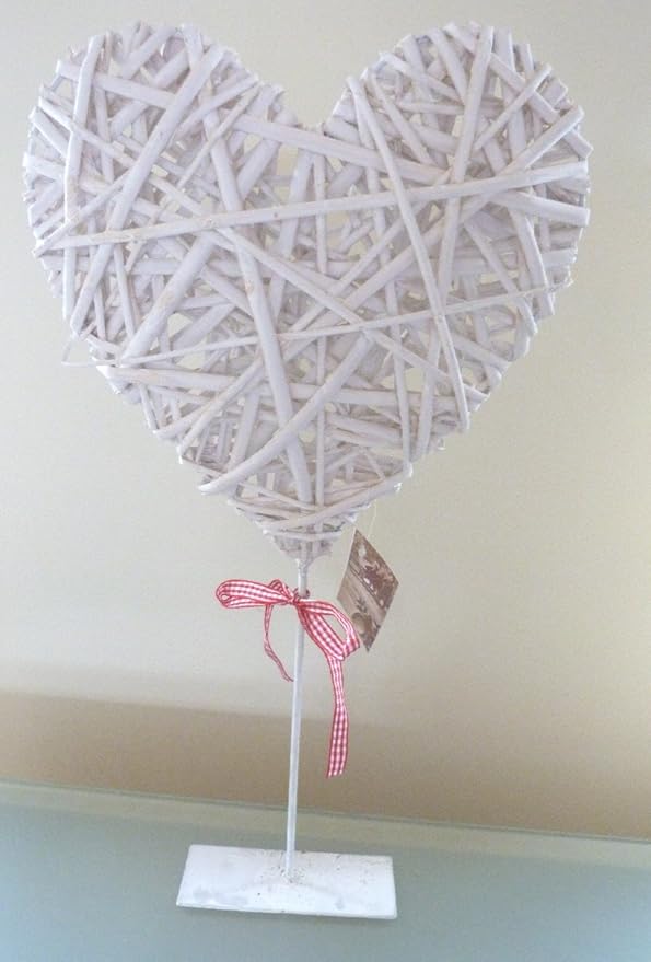 Large White Wicker Heart on a Stand: Amazon.co.uk: Kitchen & Home
