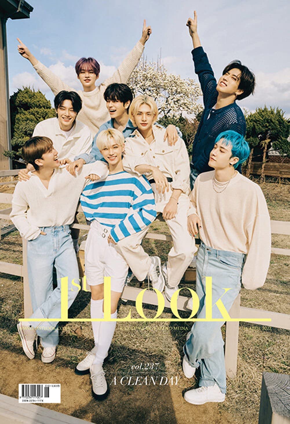 Mua Cover: STRAY KIDS / 1ST LOOK 237 Issue 2022 (7 Piece Construction) Book + STRAY KIDS Posters ...