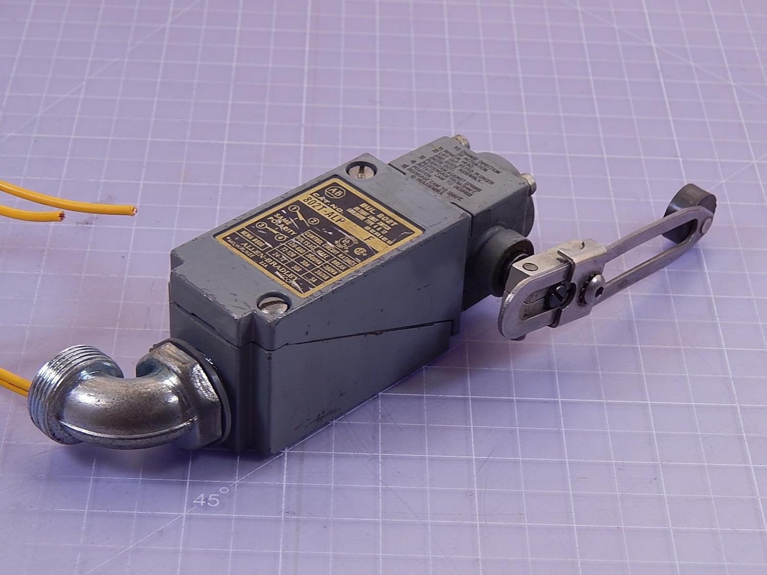 Allen Bradley 802T-ALP Limit Switch T96614: Amazon.com: Industrial ...