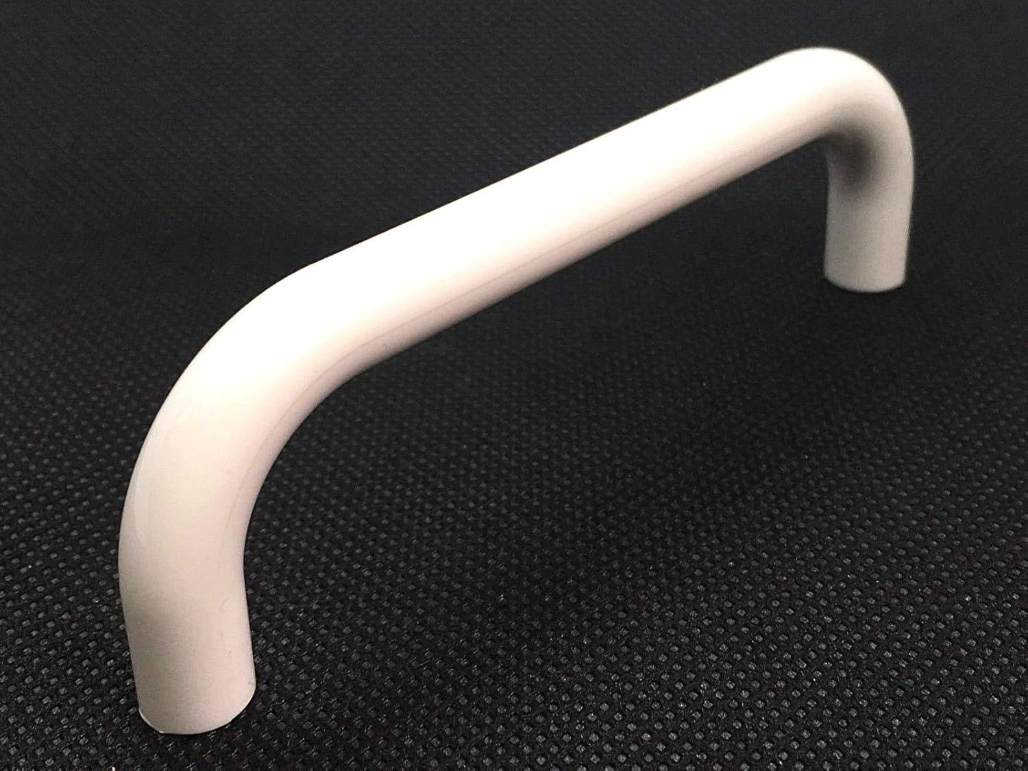 1 X White 96mm D Shaped handle cupboard handle by Swish: Amazon.co.uk ...