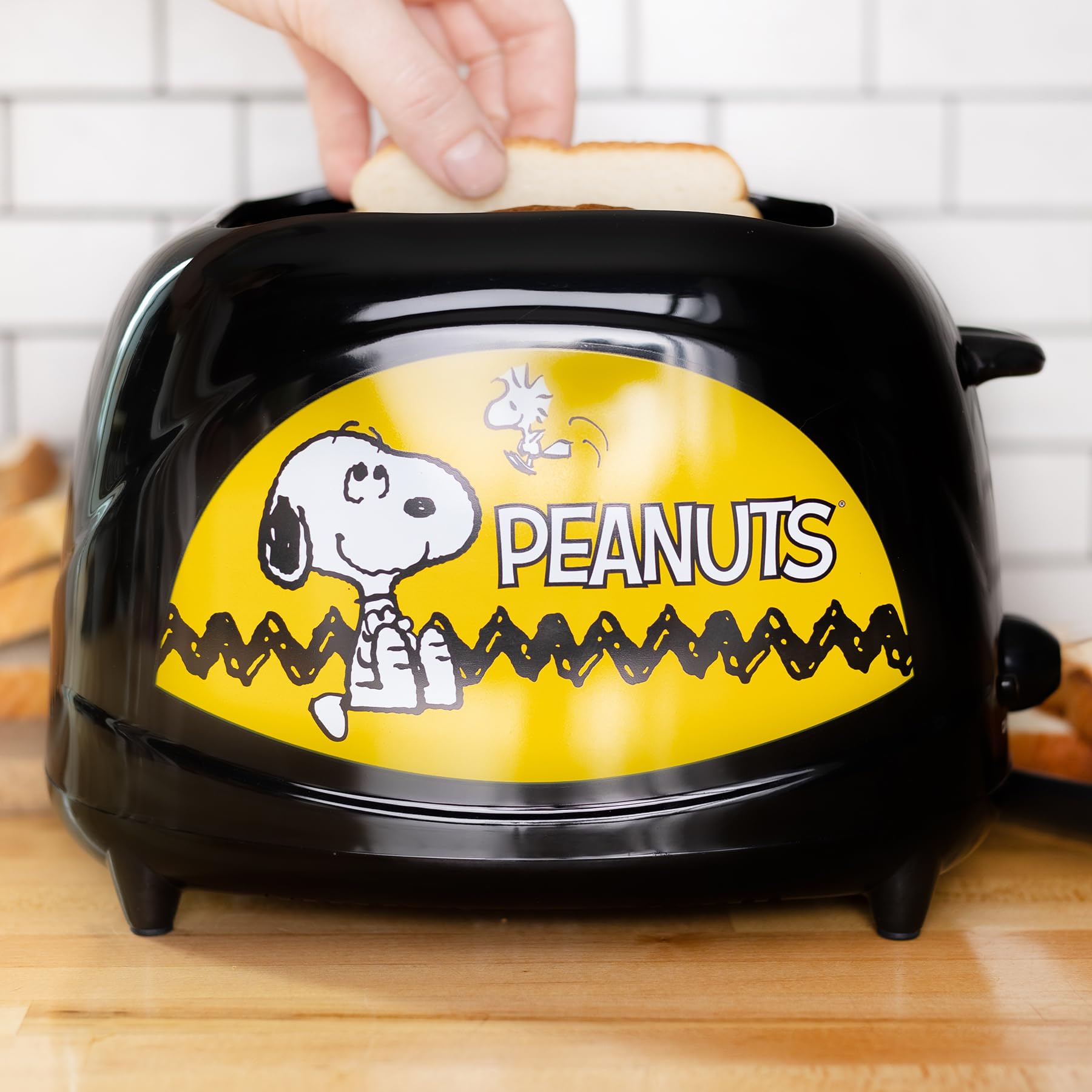 Mua Uncanny Brands Peanuts Snoopy Two-Slice Toaster- Toasts Your ...