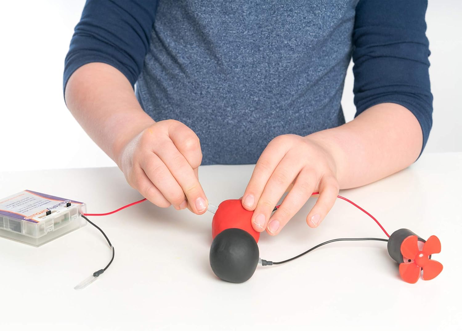 Squishy Circuits Deluxe Kit: use conductive and insulating play dough ...