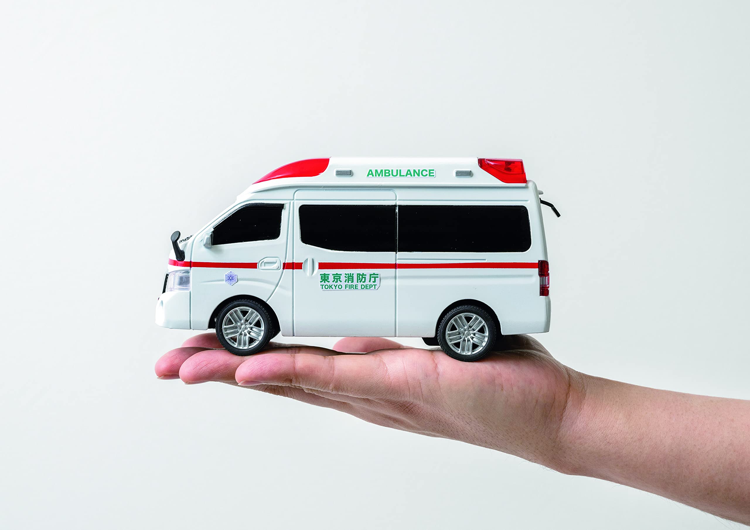 Mua Jozen Dirt Max 1/32 Scale RC Nissan Paramedic Ambulance JRVC102-WH ...