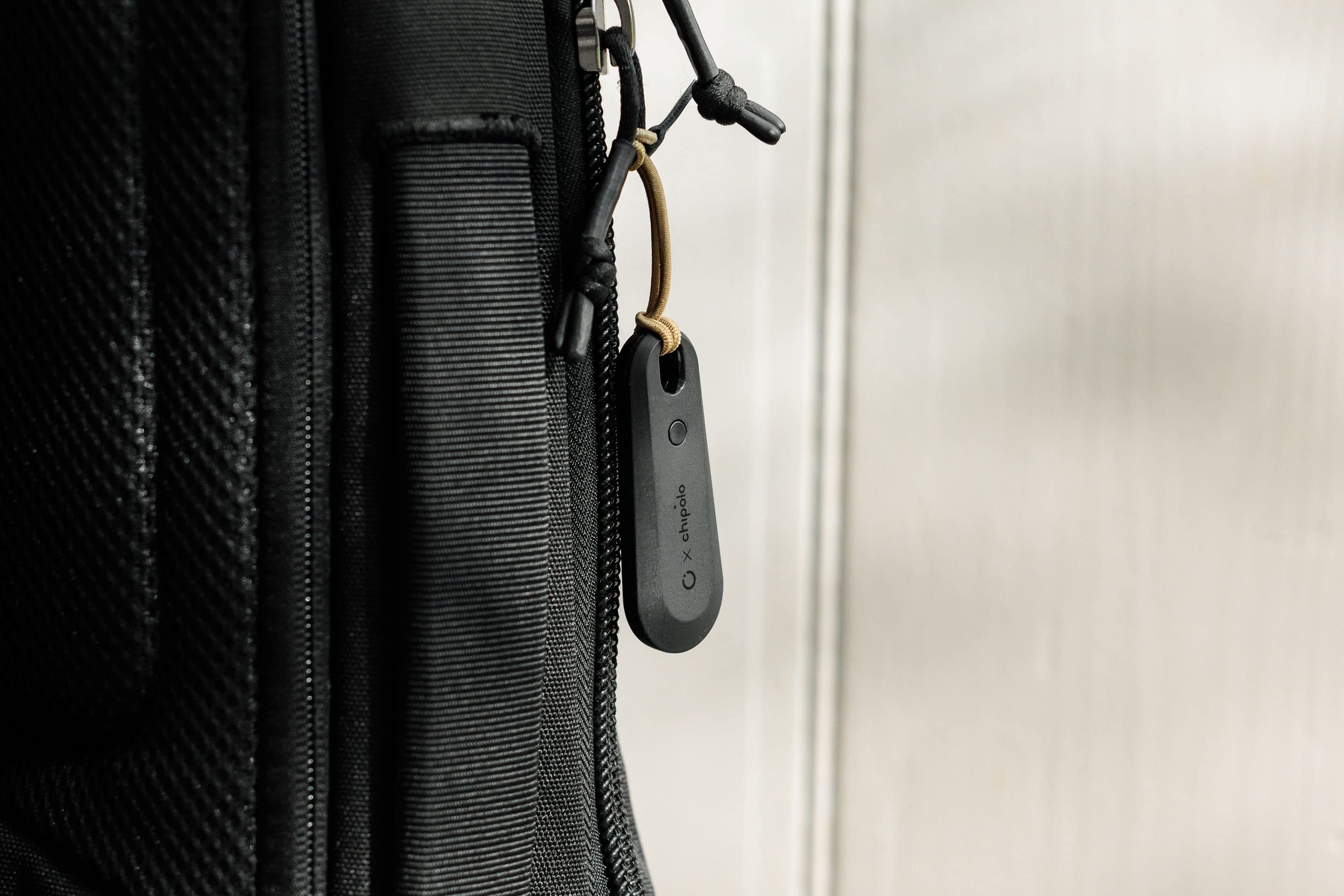 Mua Orbitkey x Chipolo Tracker v2 - Black trên Amazon Mỹ chính hãng 2024 | Fado