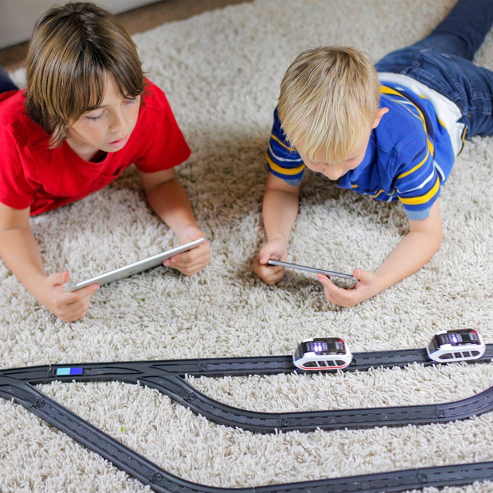 Intelino Smart Train Starter Set: Award-Winning Robot Toy Train; App ...