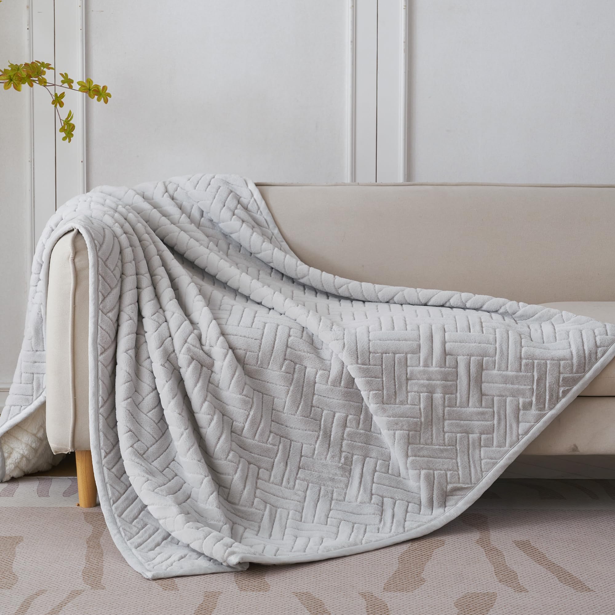 KORBLISS Faux Fur Quilt Twin Blanket for Couch, 480GSM Fuzzy Soft and ...