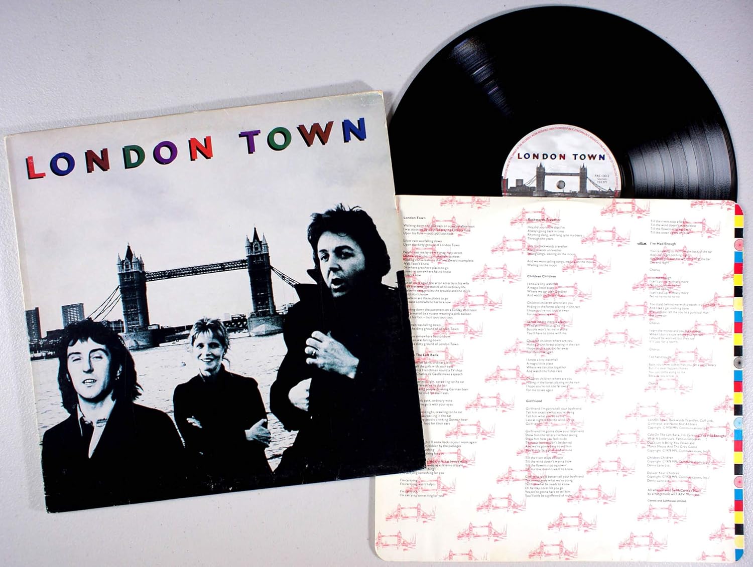 London Town + Poster: Paul McCartney and Wings: Amazon.ca: Music