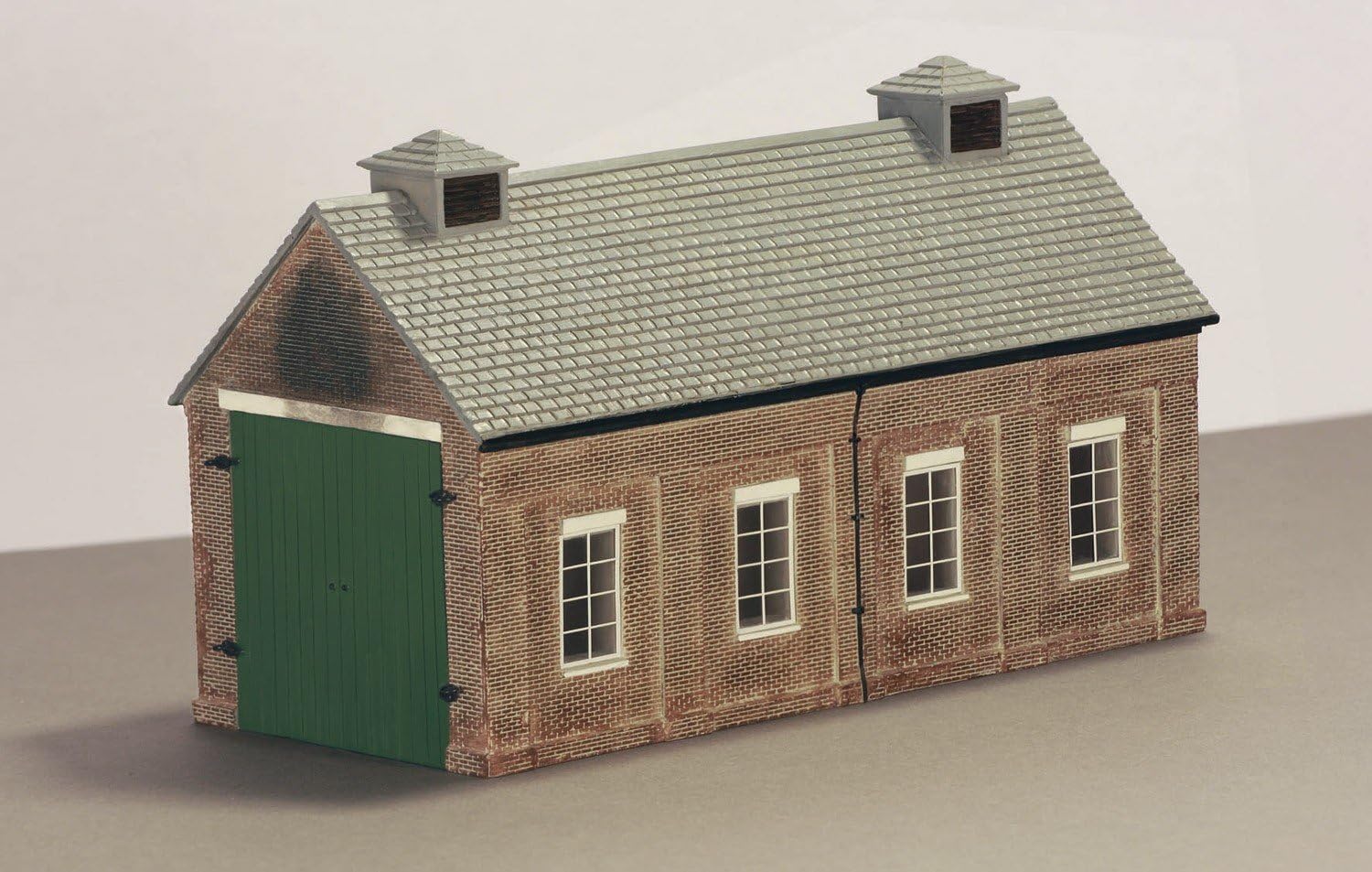 HORNBY Skaledale R9667 GWR Engine Shed: Amazon.co.uk: Toys & Games