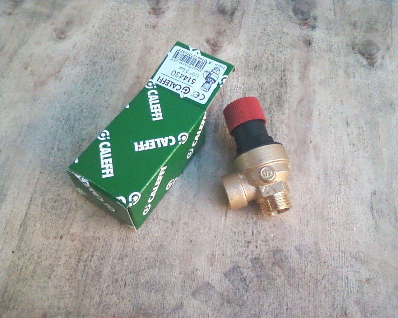 Caleffi 312430 1/2 3 Bar pressure relief valve: Amazon.co.uk: Kitchen ...
