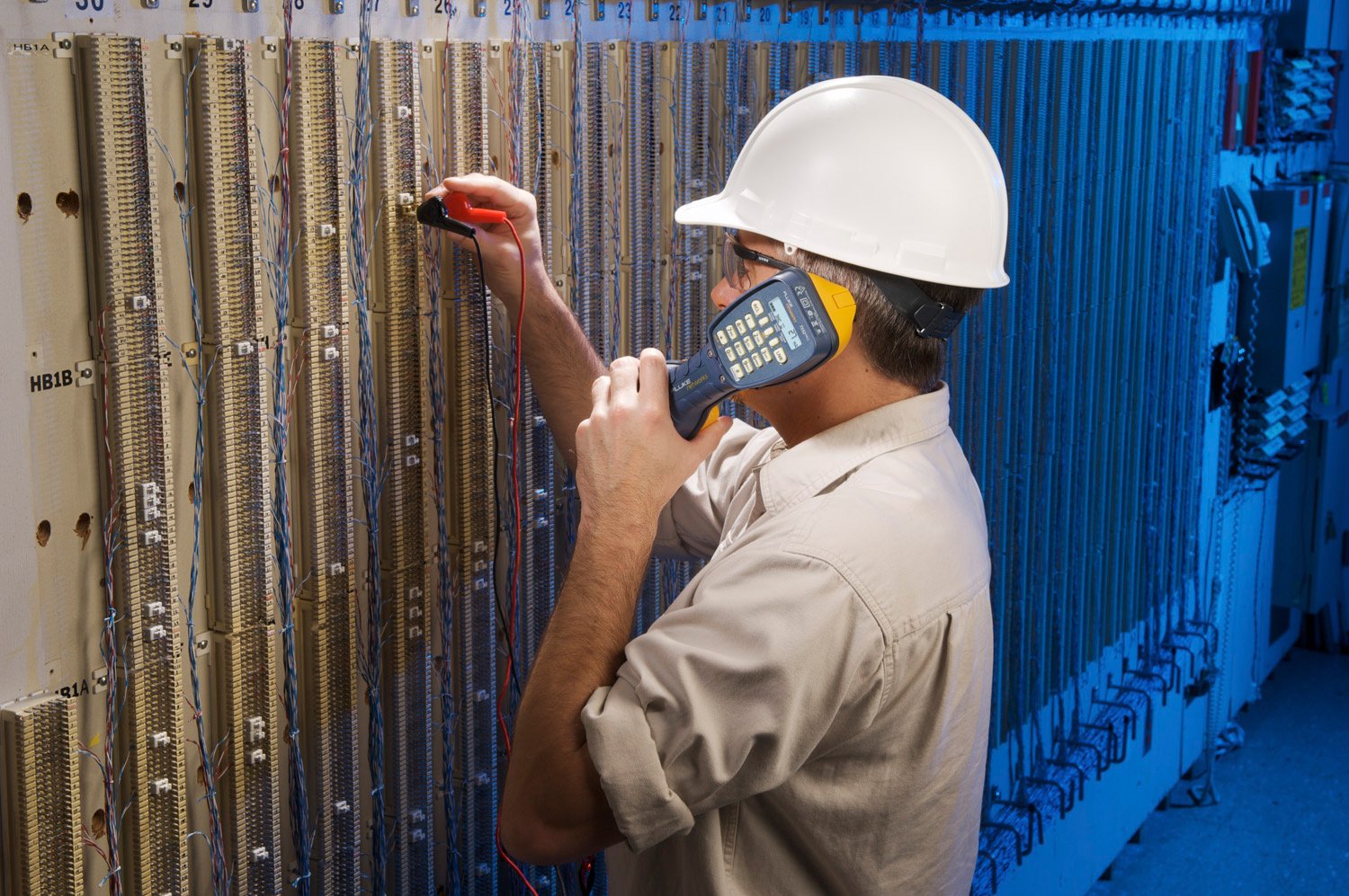 Fluke Networks 52801009 TS52 PRO Telephone Test Set with Angled Bed-of ...