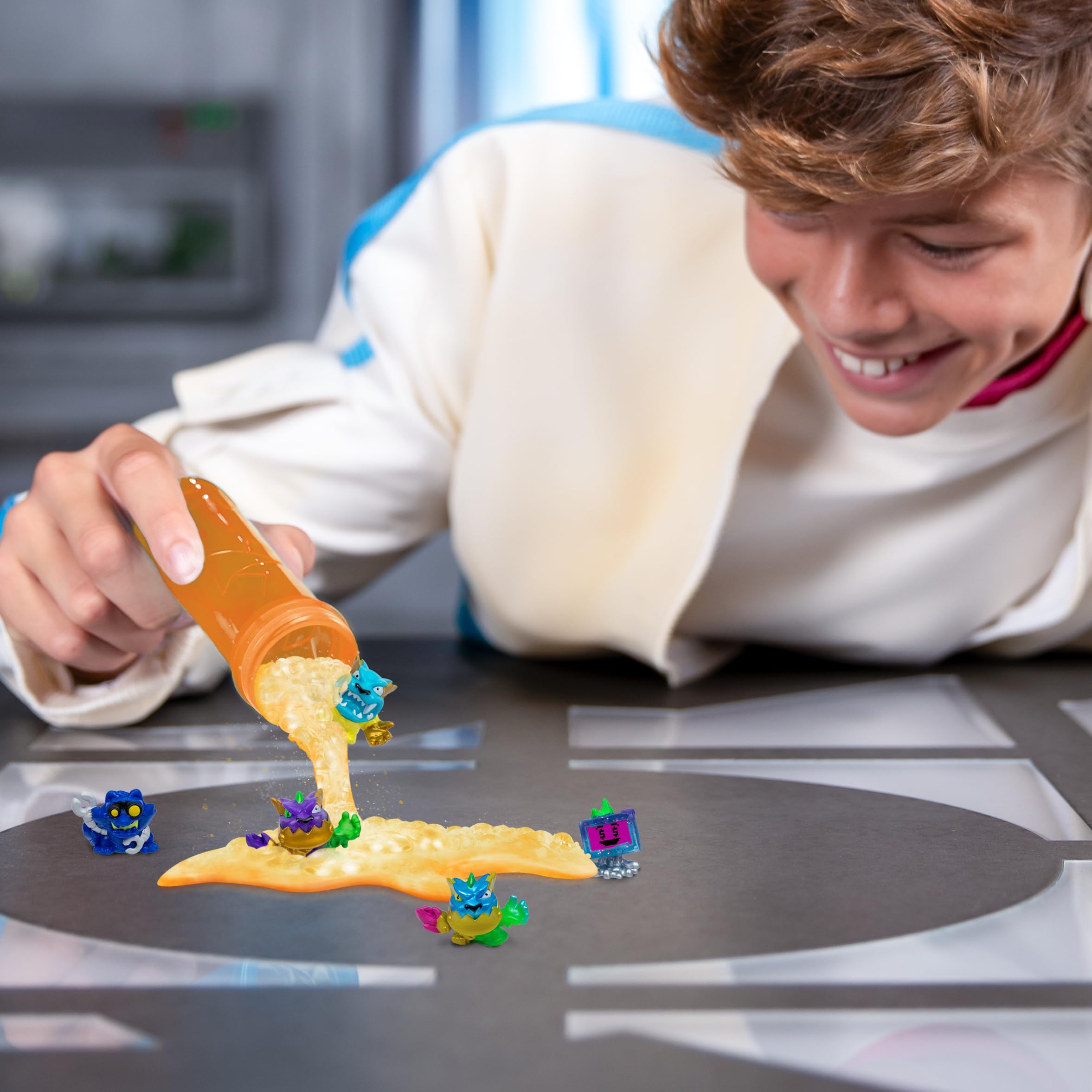 Mua MrBeast Lab Swarms Series 2, Atomic Series Lab 5 Pack, Experiment by Adding Water, Shaking ...