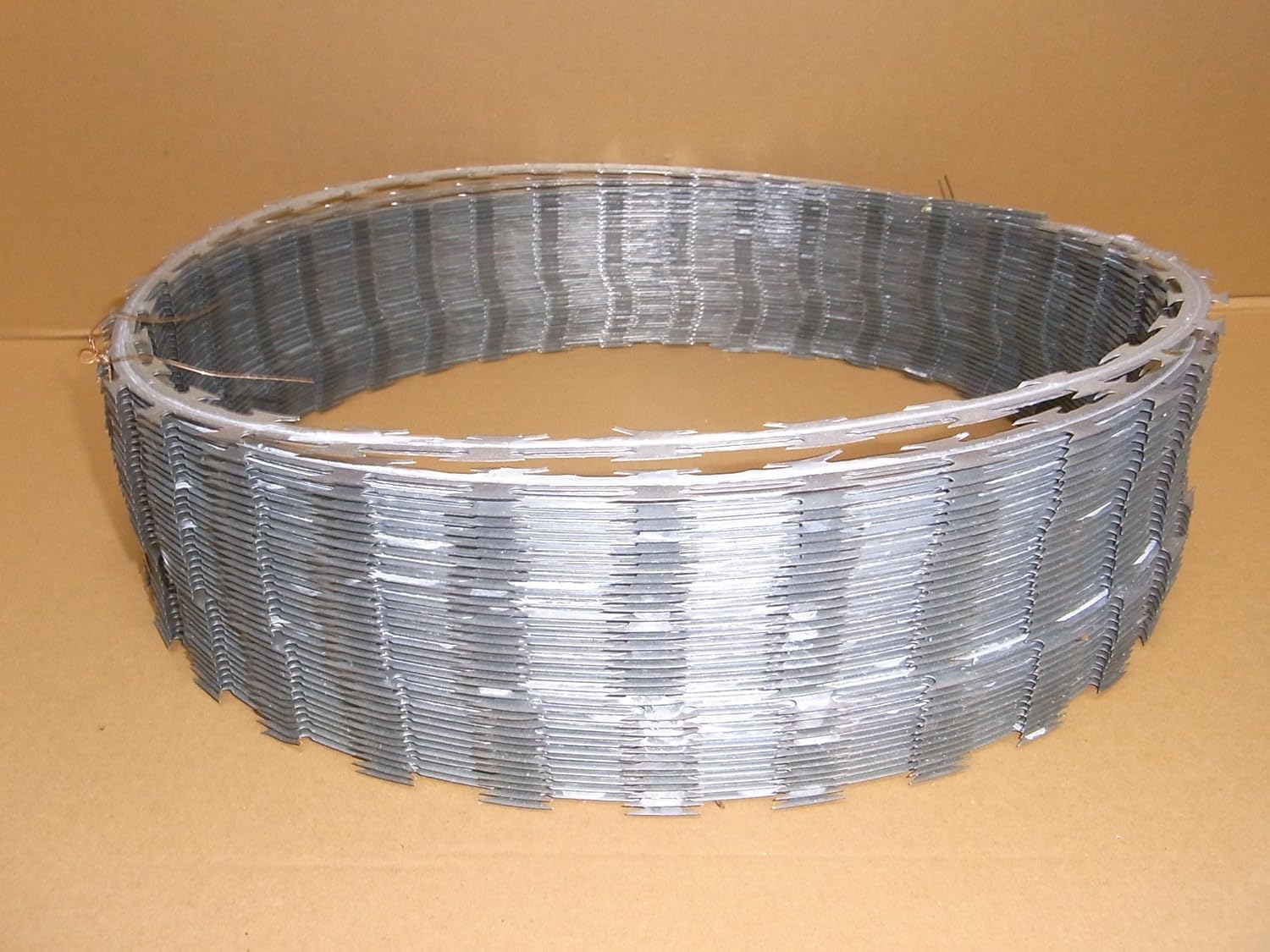 BIHL Natodraht Klingendraht Stacheldraht D 45 cm Sperrdraht 10-15 m (50 ...