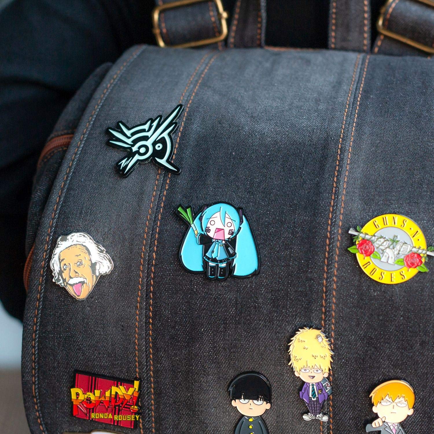 Mua OFFICIAL Hatsune Miku Enamel Collector Pin | Features Lovable ...