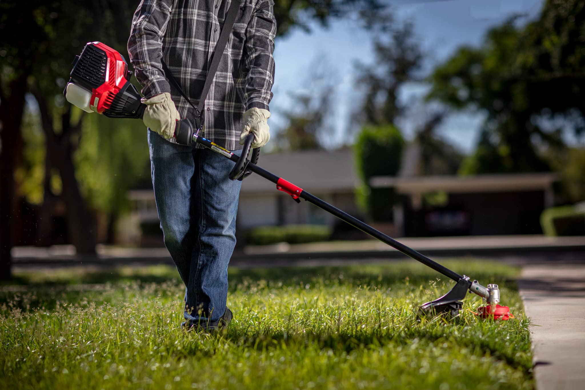 Mua Troy-Bilt Gas String Trimmer, 4-Cycle 17cc, 17-inch, Attachment Capable (TB304S) trên Amazon ...